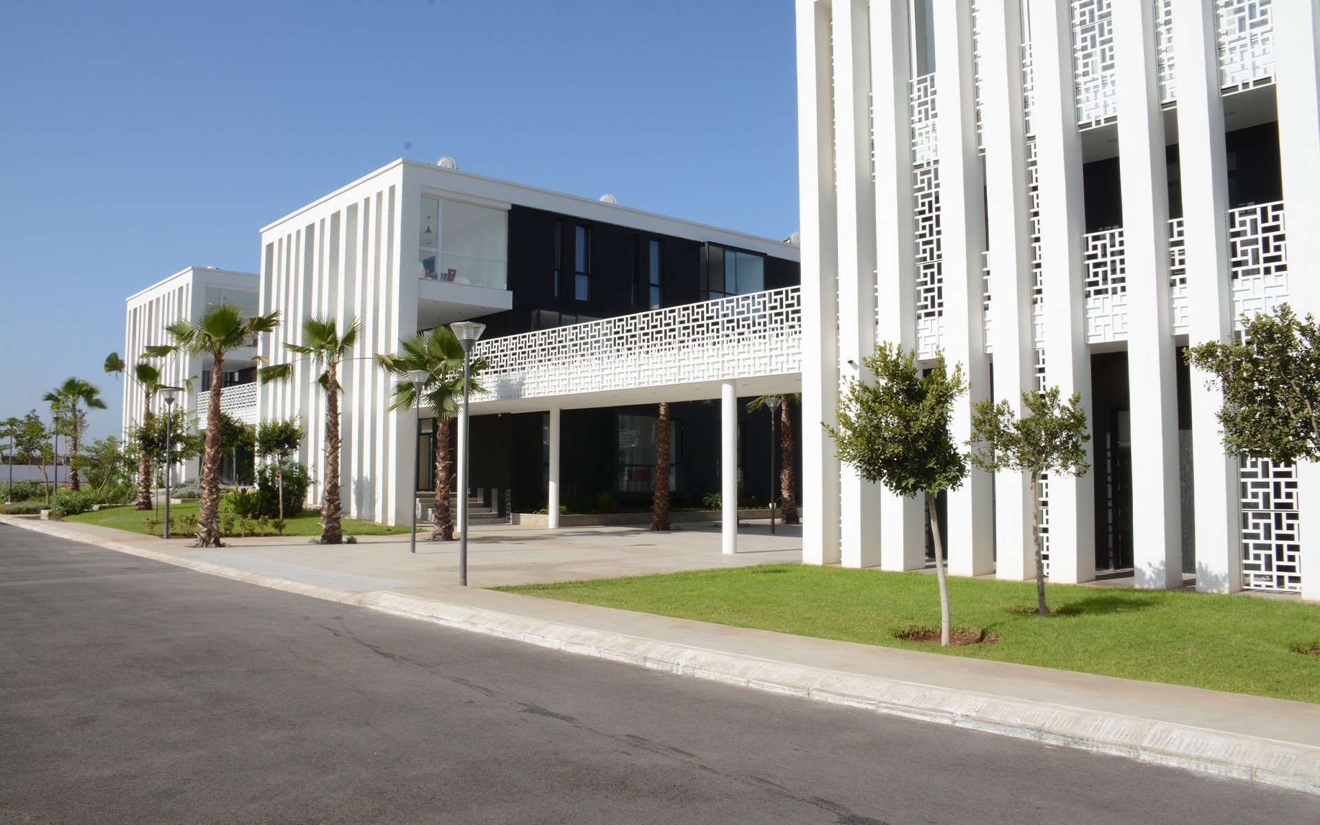 Essec Business School - CONIX RDBM